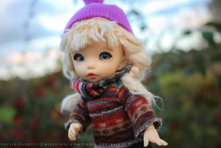 Puki dans son nouveau jardin - MISS VINYL BLOG - Poupées de collection